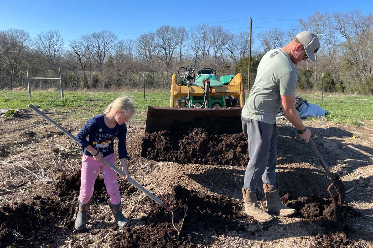 Organic Mulch for a Vegetable Garden | Top 13 Mulches - The Seasonal ...